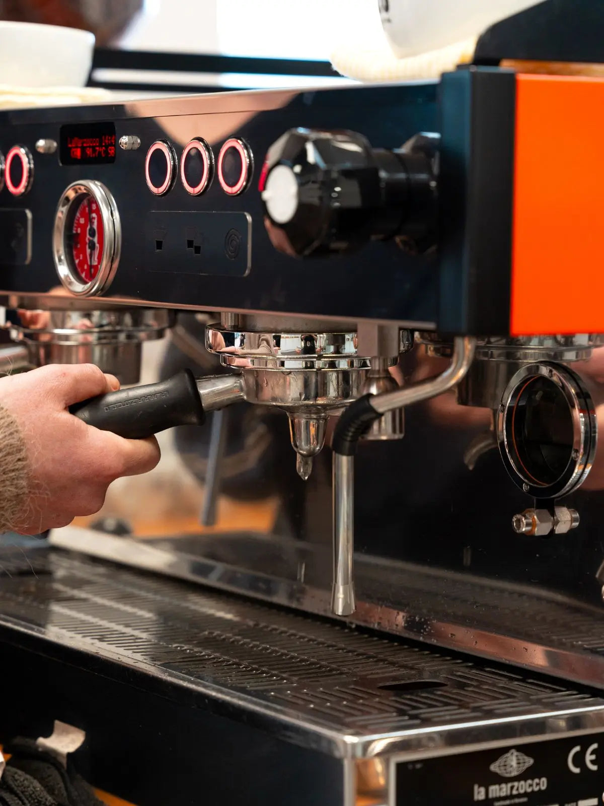 How to Make an Espresso | Mozzo Coffee